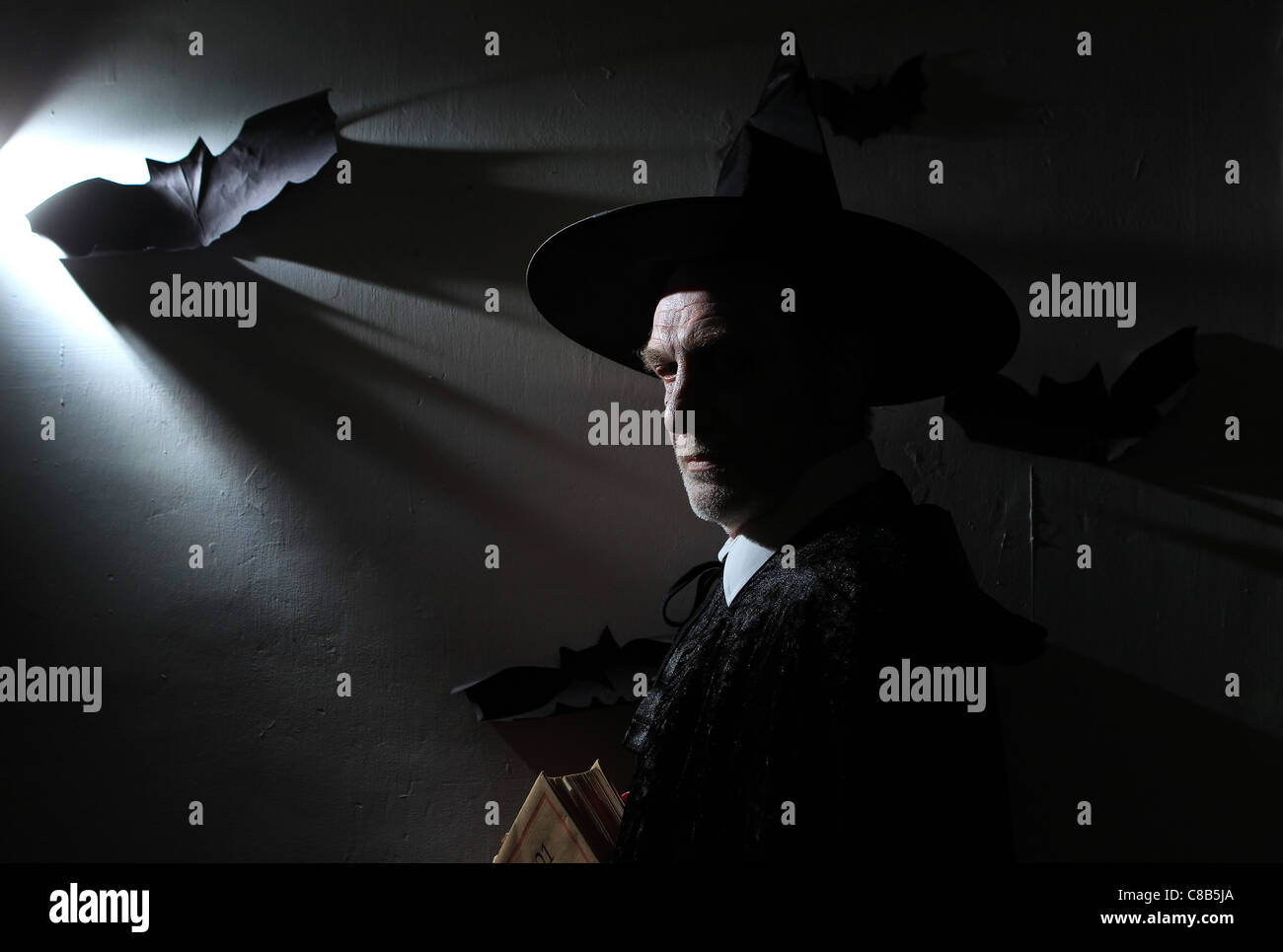 Dressed as a witch hi-res stock photography and images - Alamy