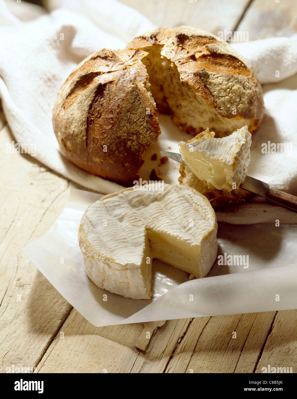 Camembert and bread Stock Photo - Alamy