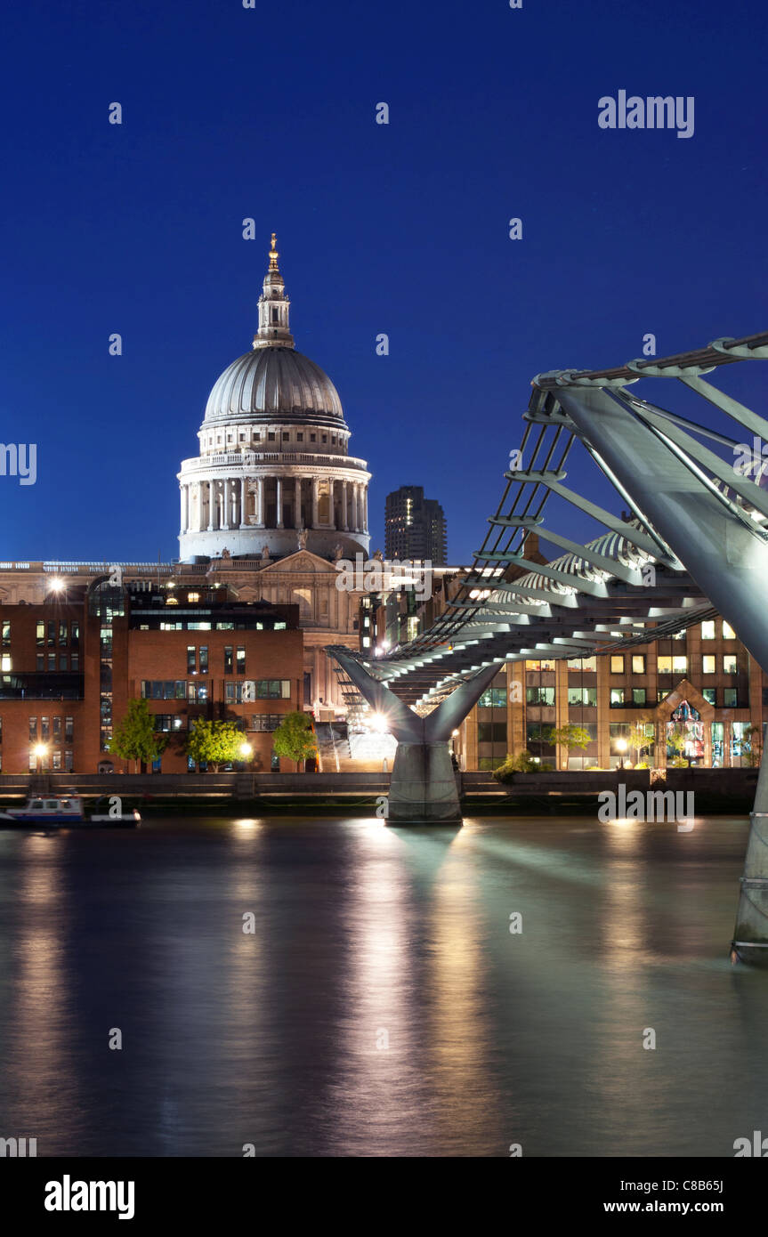 Early evening view of St Paul's Cathedral overlooking the River Thames ...