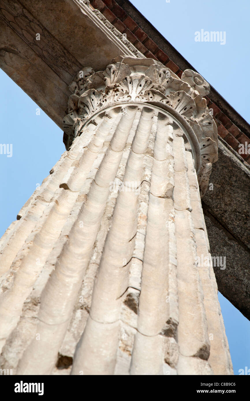 Capital column ancient hi-res stock photography and images - Alamy