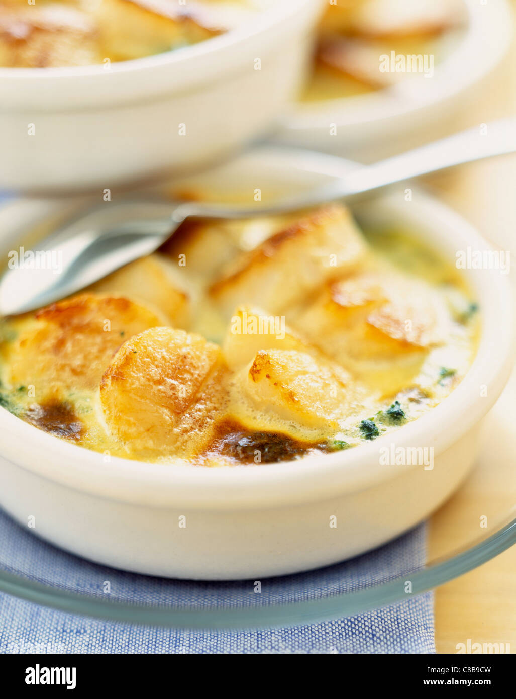 Scallop and spinach Sabayon Stock Photo - Alamy