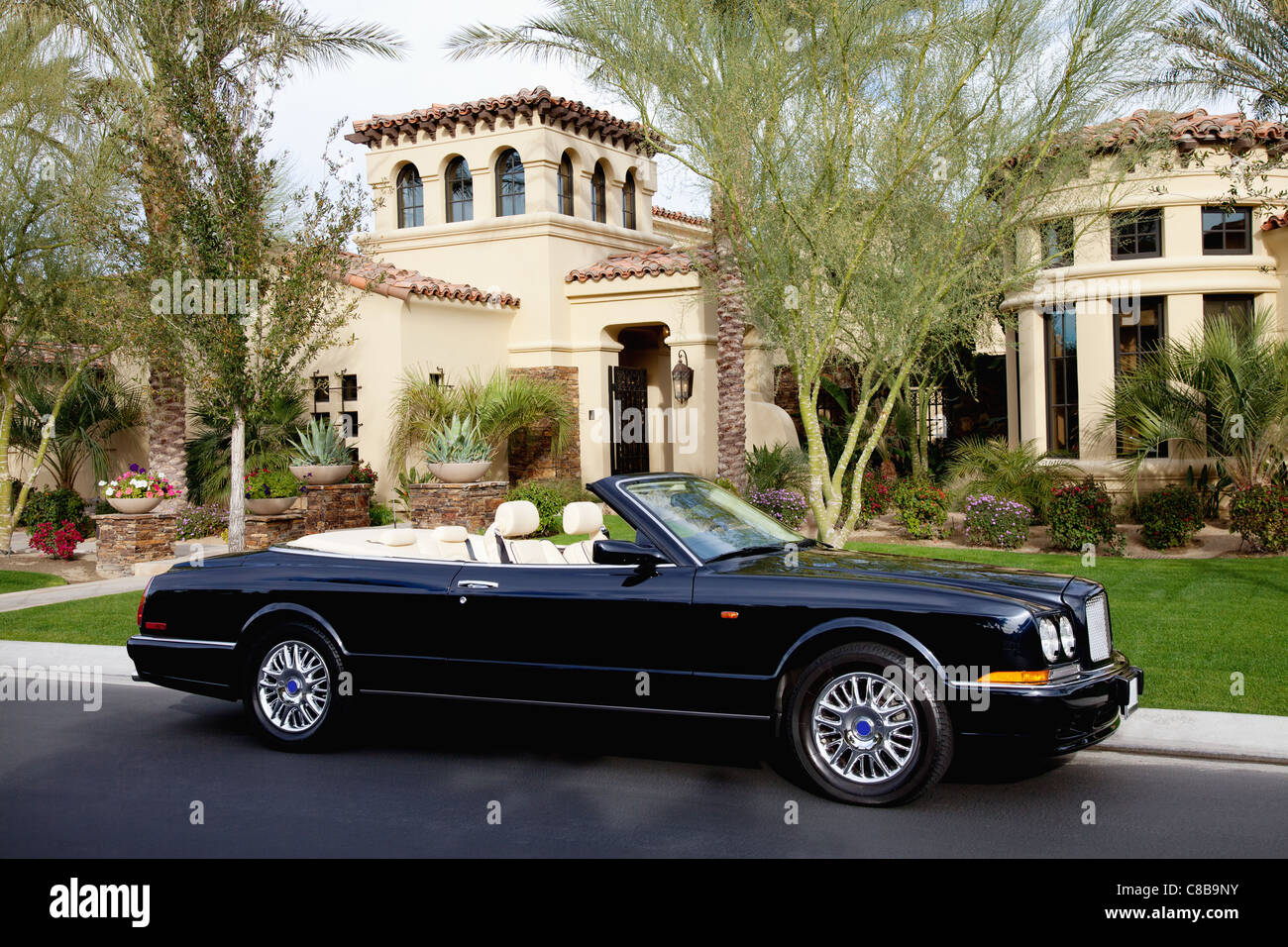 Luxury mansion house front hi-res stock photography and images - Alamy