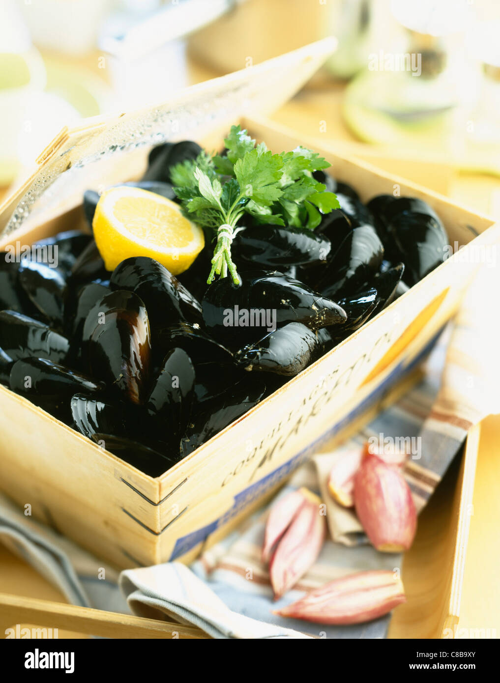 Crate of mussels Stock Photo - Alamy