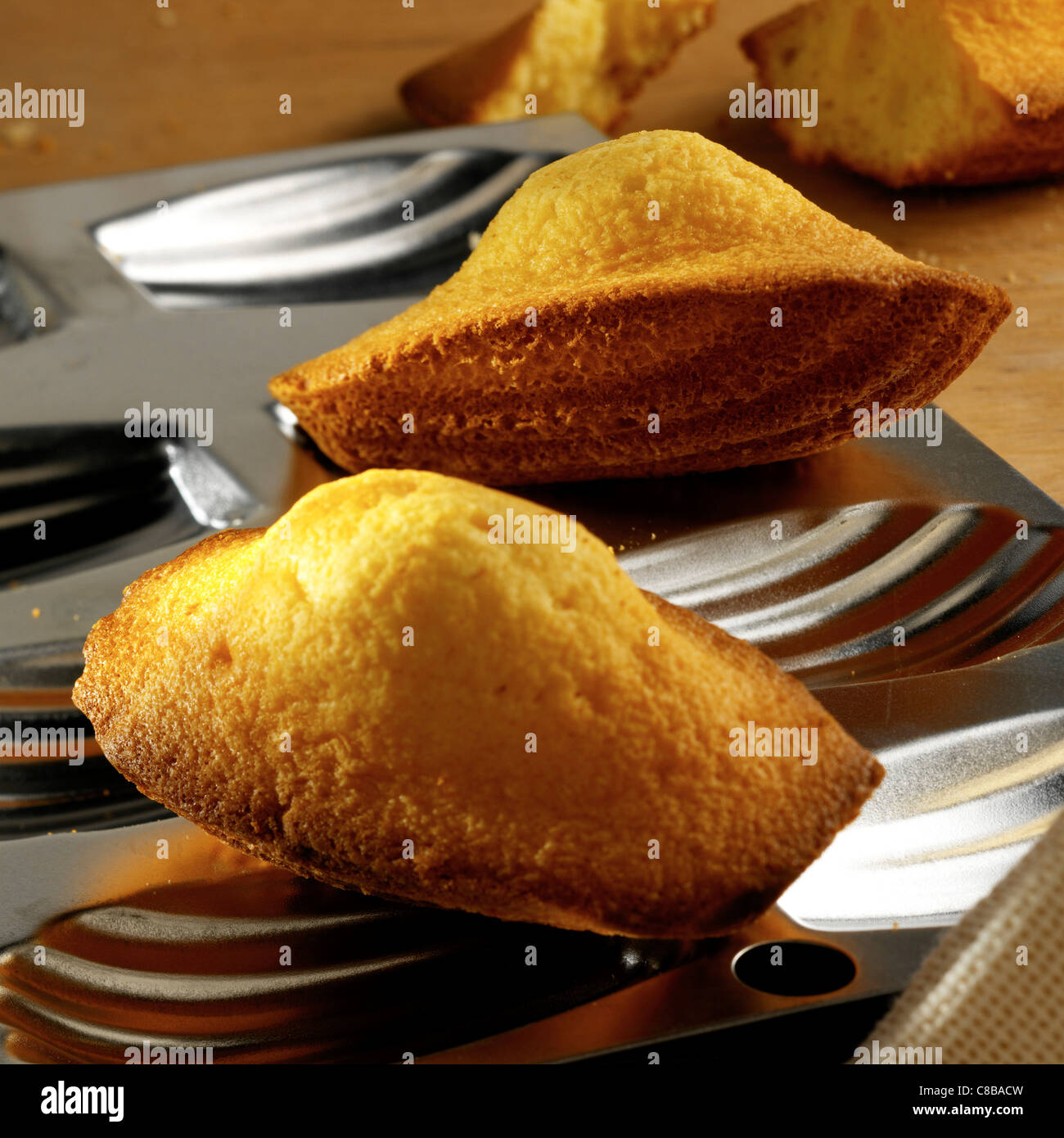 Sponge buns hi-res stock photography and images - Alamy