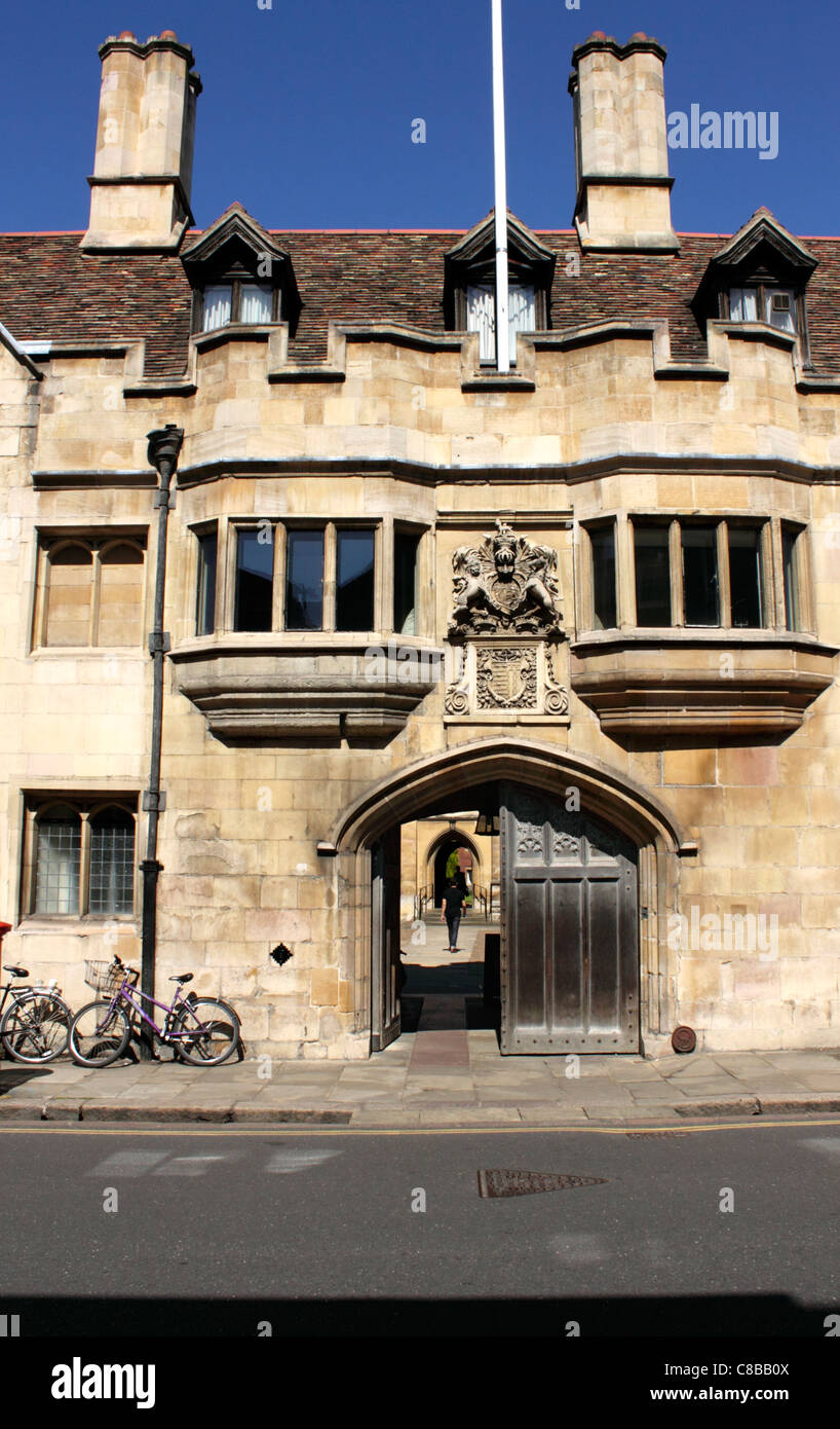 Porters lodge main gate pembroke hi-res stock photography and images ...