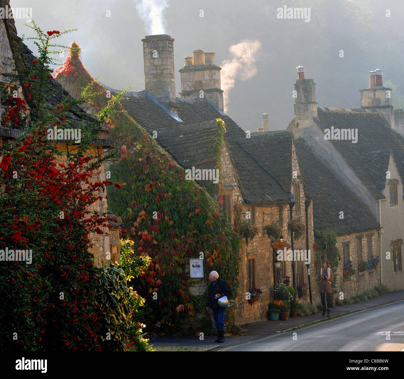 Castle combe village hi-res stock photography and images - Alamy