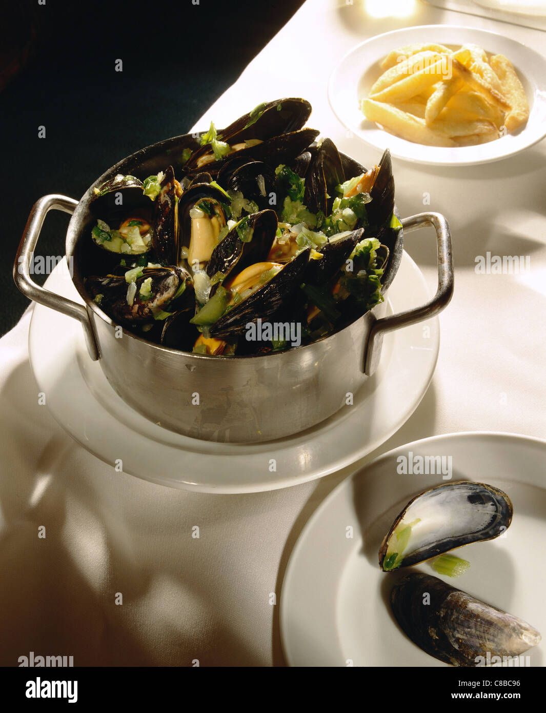 Mussels marinieres hi-res stock photography and images - Alamy