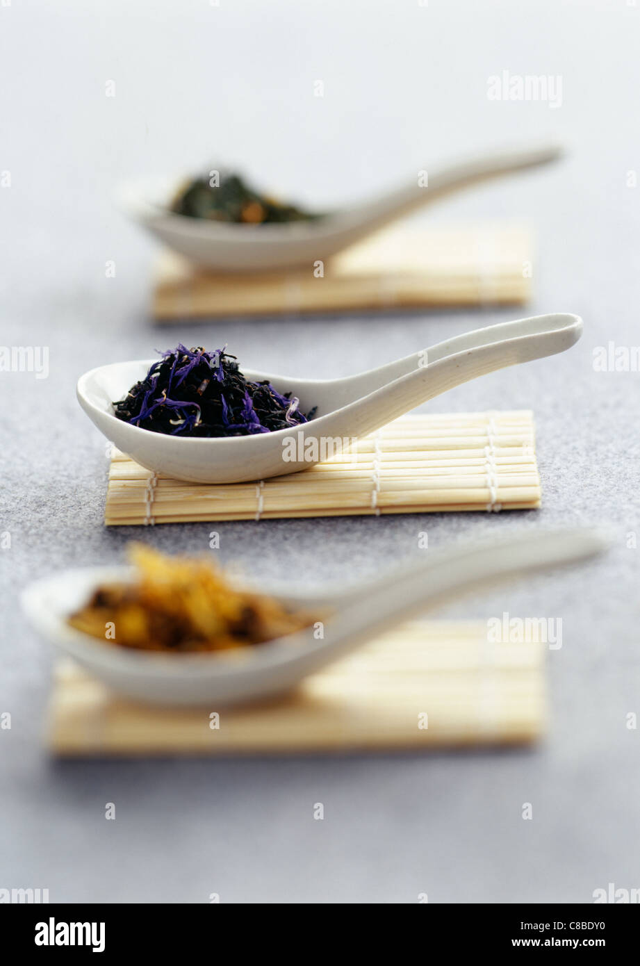 spoonfuls of loose tea Stock Photo - Alamy