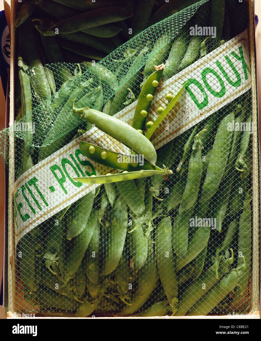 fresh peas in the pod Stock Photo - Alamy