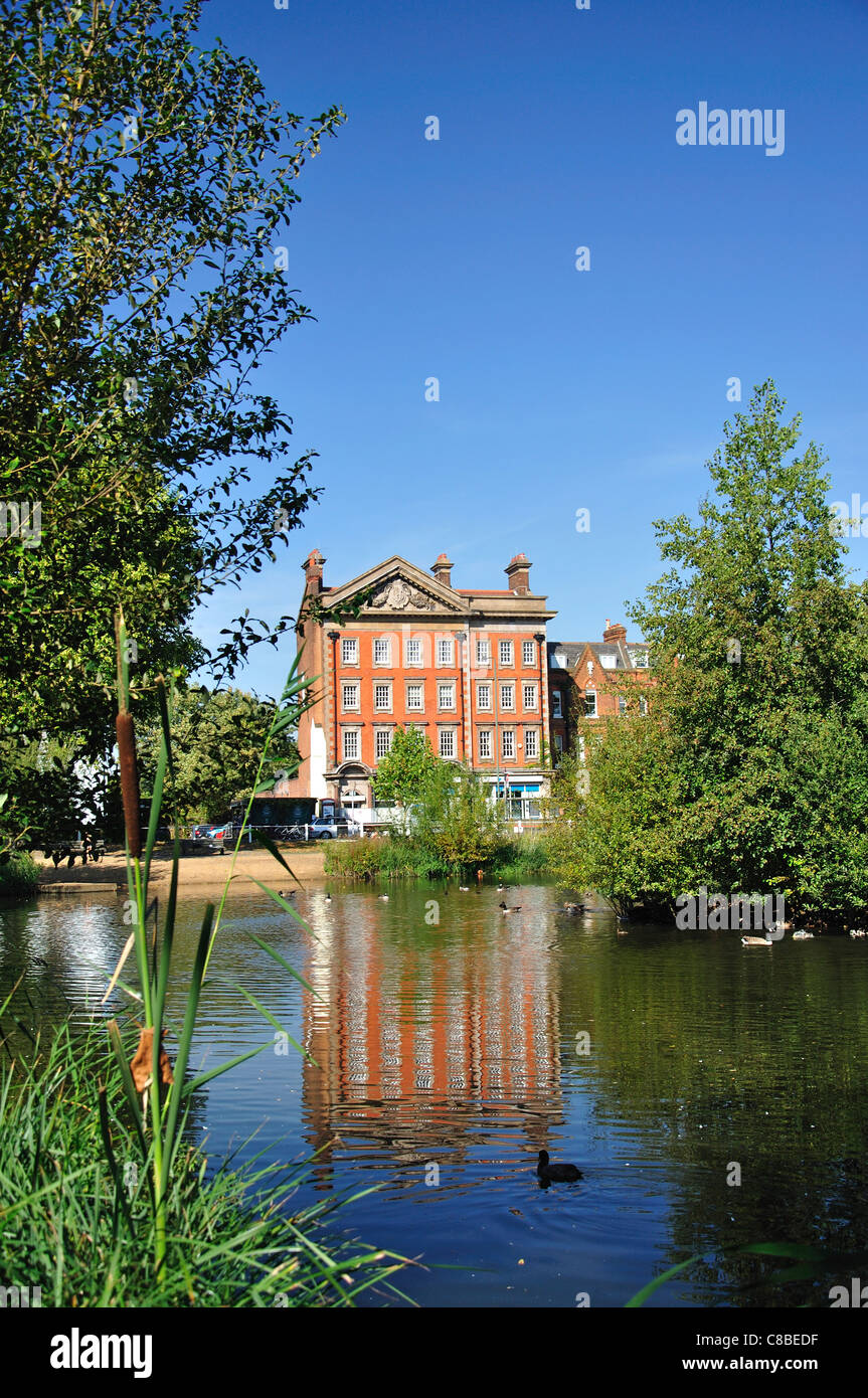 Barnes pond hi-res stock photography and images - Alamy