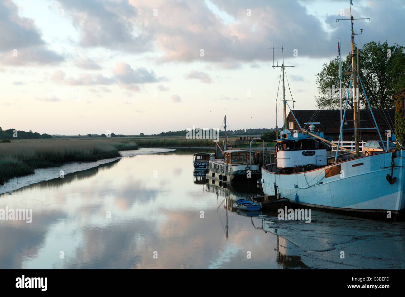 Boats moored at Snape Bridge, Snape Maltings, Suffolk, UK. At high tide ...