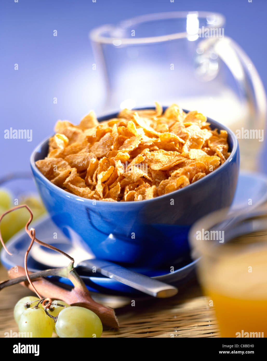 Bowl of breakfast cereal Stock Photo - Alamy