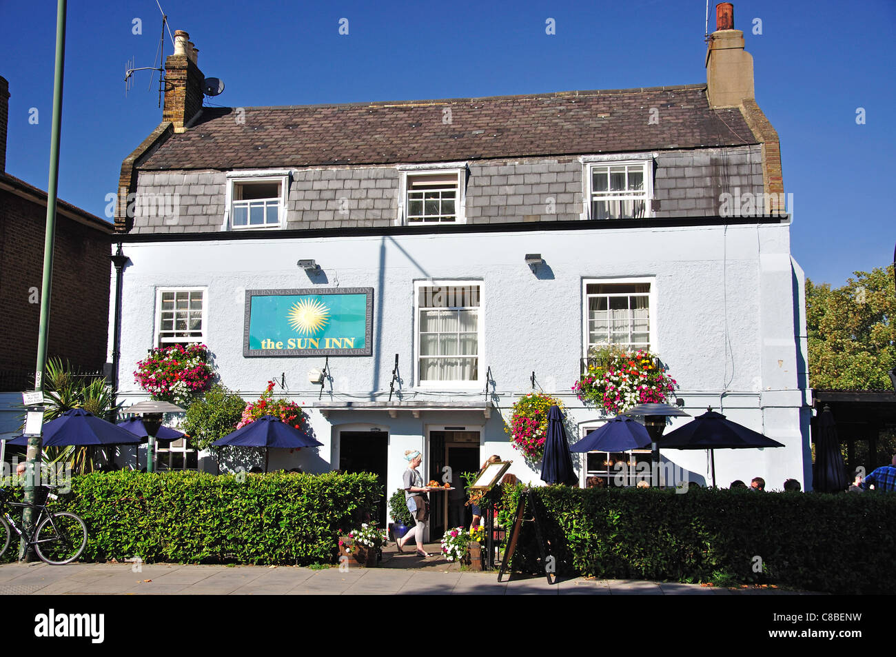 The sun inn pub barnes hi-res stock photography and images - Alamy