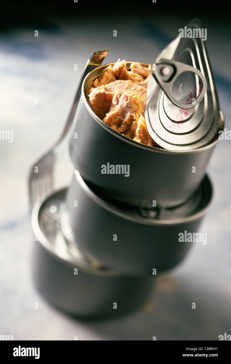 Cans of tuna Stock Photo - Alamy