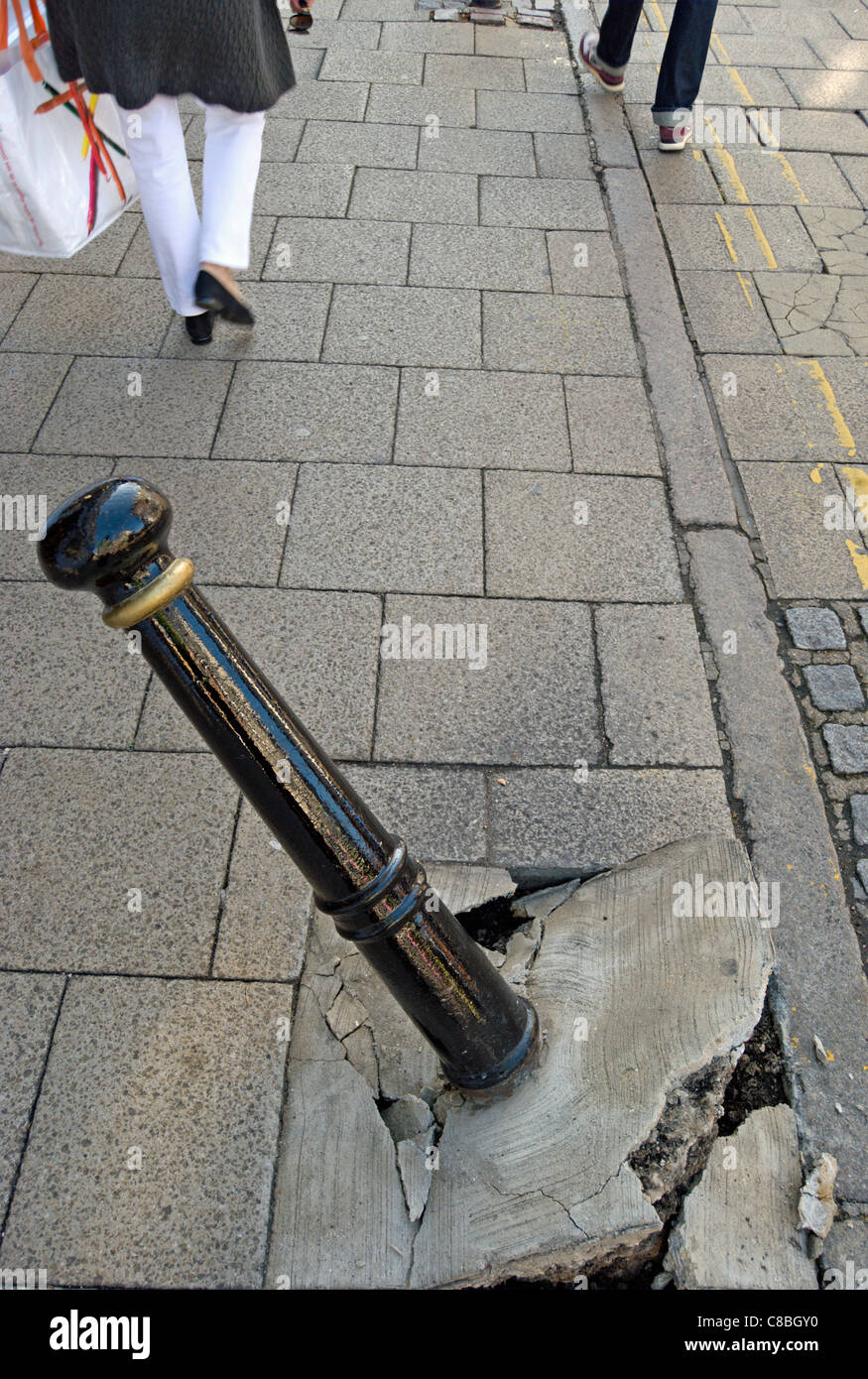 Bollard broken bollards hi-res stock photography and images - Alamy