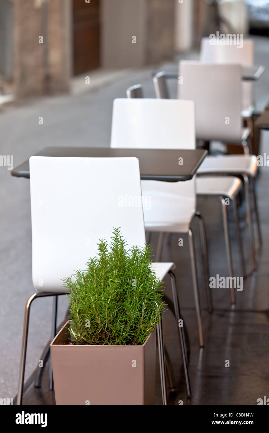 Street cafe vertical hi-res stock photography and images - Alamy