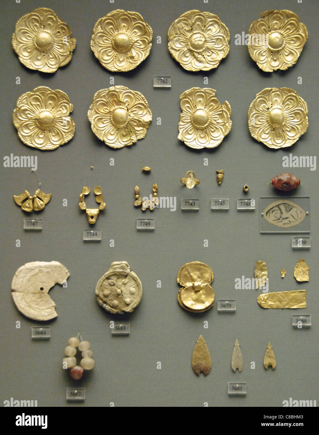 Gold art pieces hi-res stock photography and images - Alamy