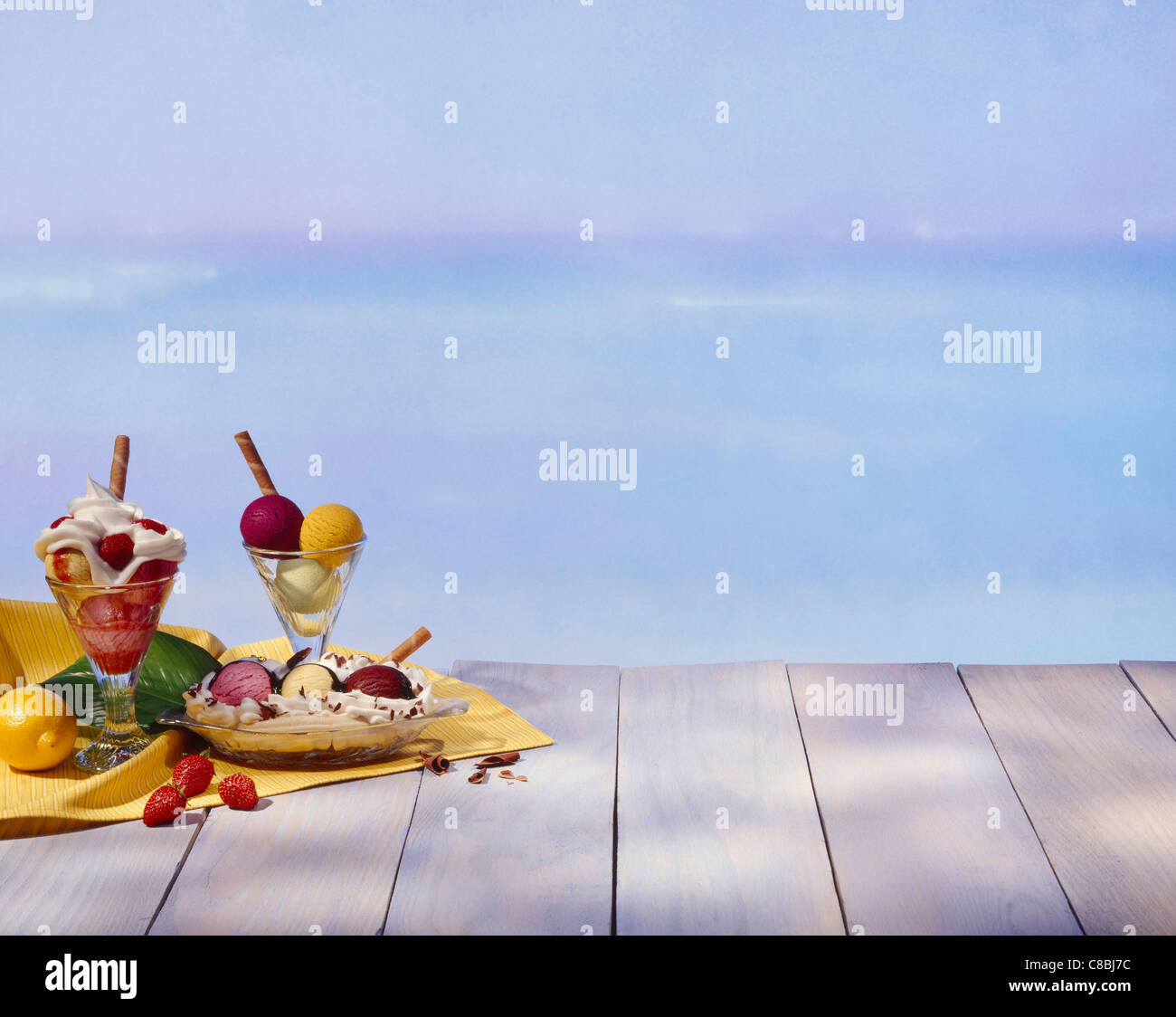 Sundae dishes of ice cream Stock Photo - Alamy