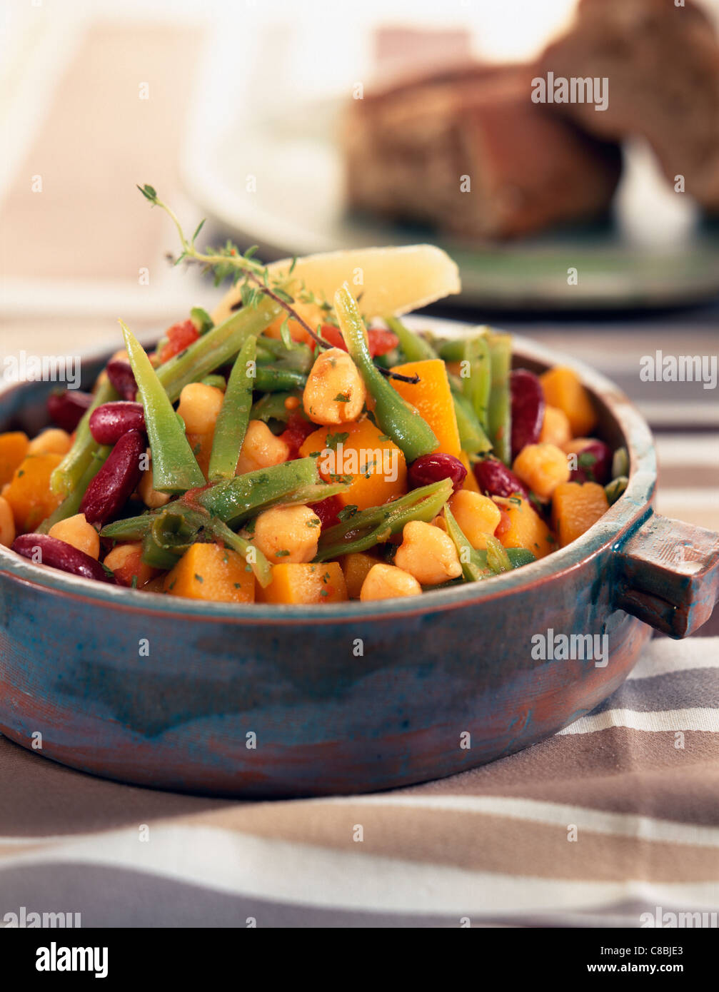 cooking pot of vegetables Stock Photo - Alamy