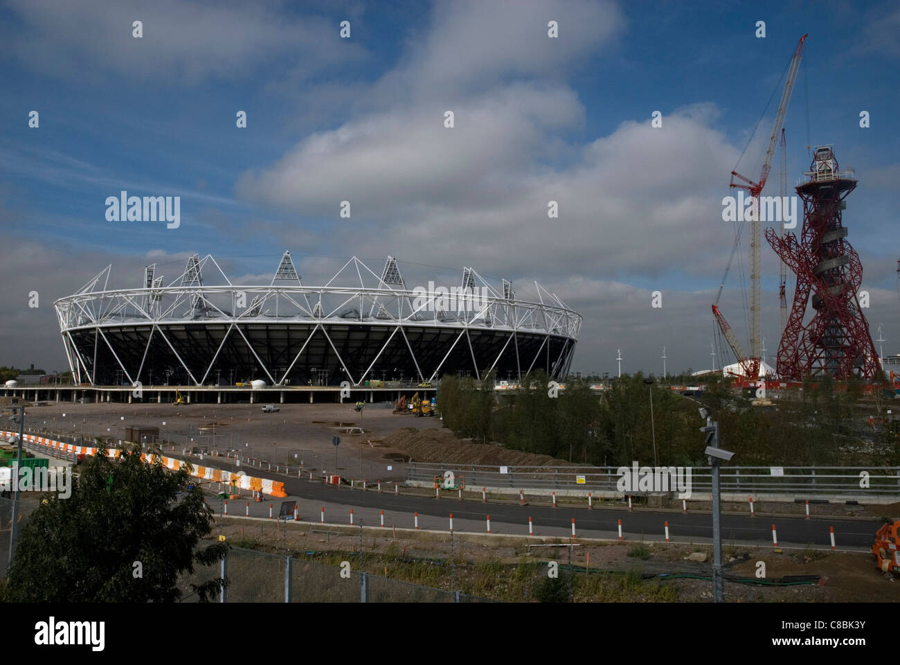 London stadium under construction hi-res stock photography and images ...