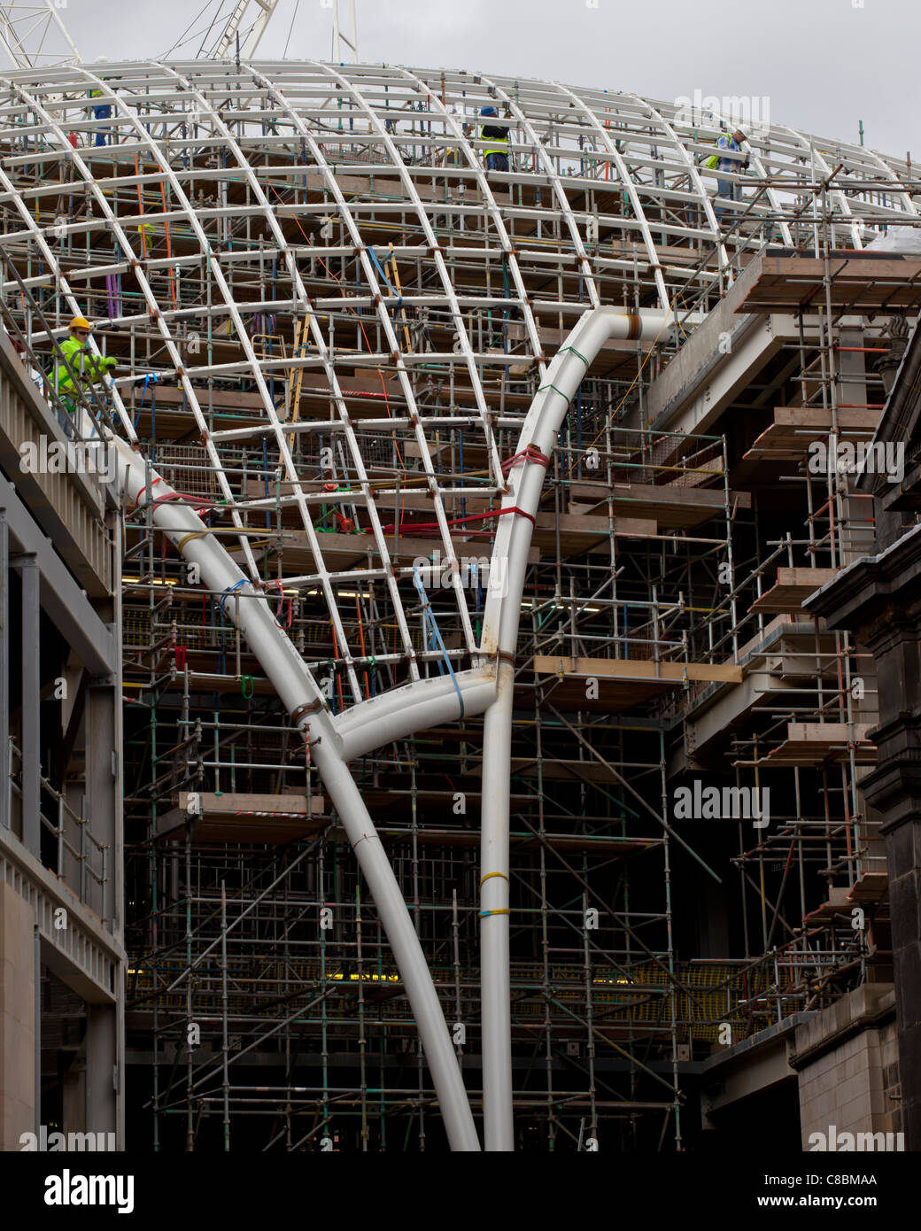 Roof structure leeds trinity centre hi-res stock photography and images ...