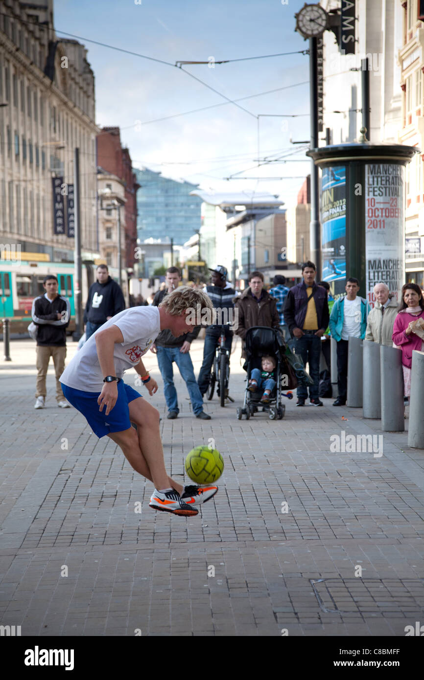 Manchester Performer High Resolution Stock Photography and Images - Alamy