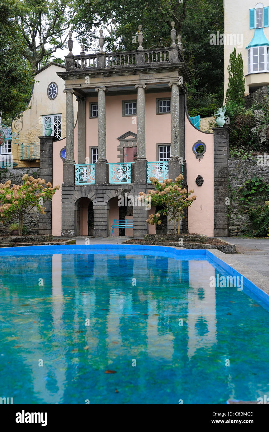 fountain pool italienate design portmeirion resort wales Stock Photo ...