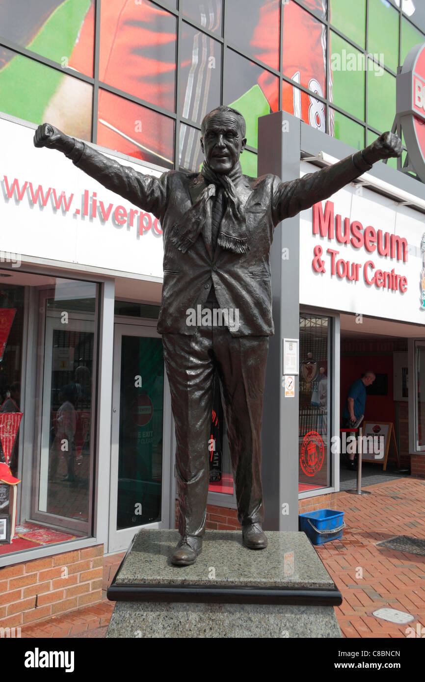 Statue of Bill Shankley at the entrance to the Anfield Museum and Shop ...