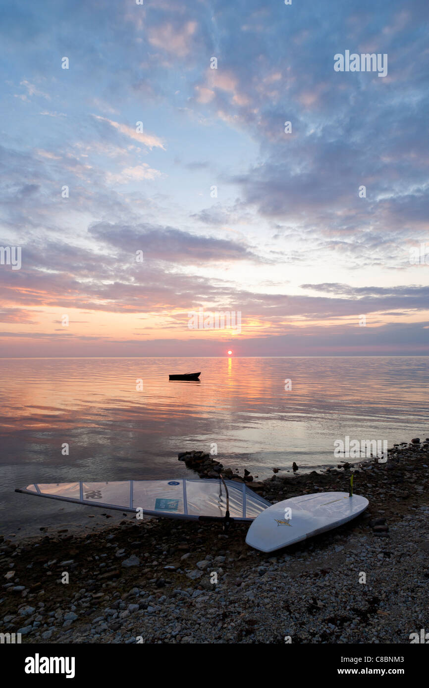 Windsurfing board and sail on the beach Stock Photo - Alamy