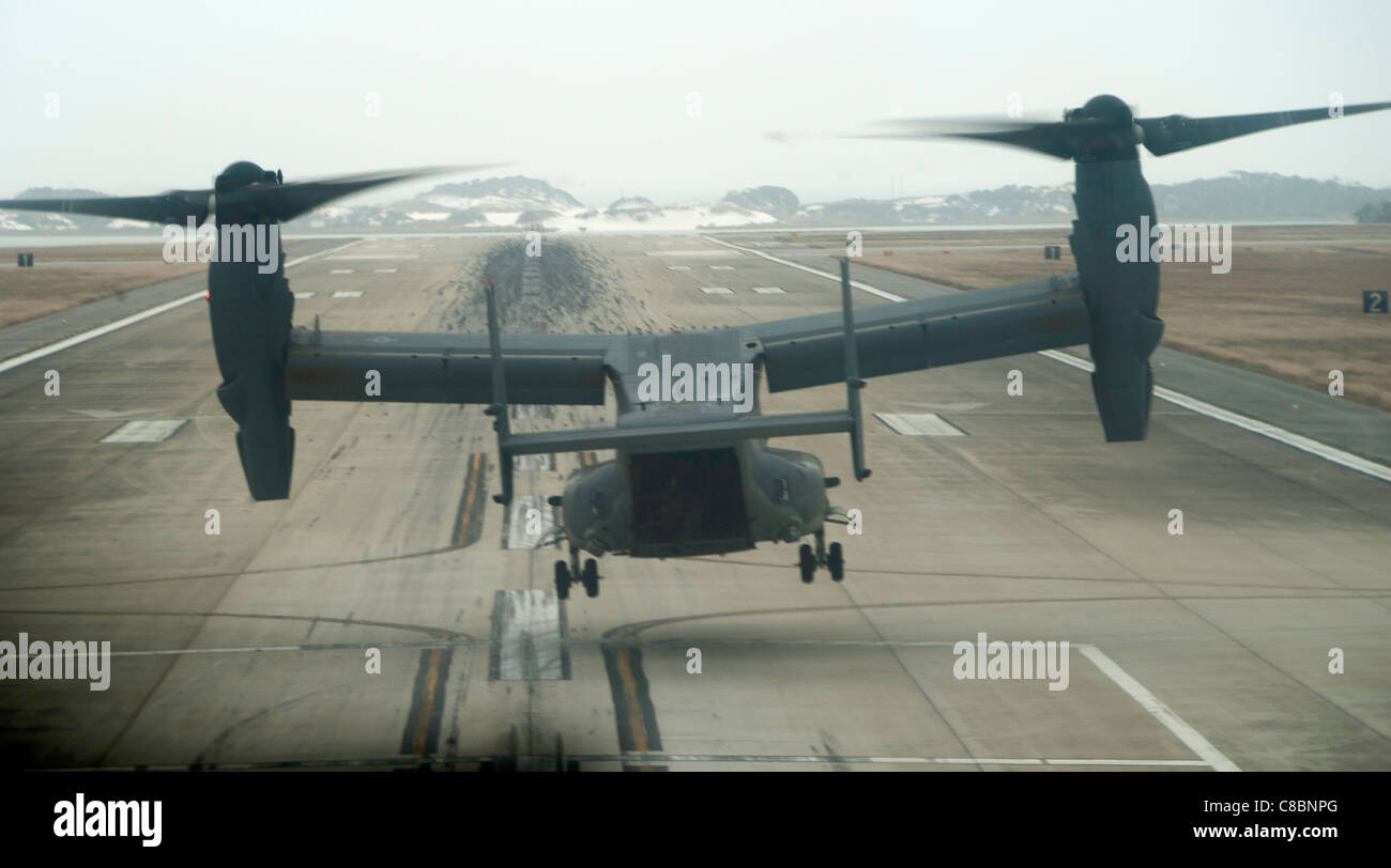 Pilots land a CV-22 Osprey during a training mission Stock Photo - Alamy