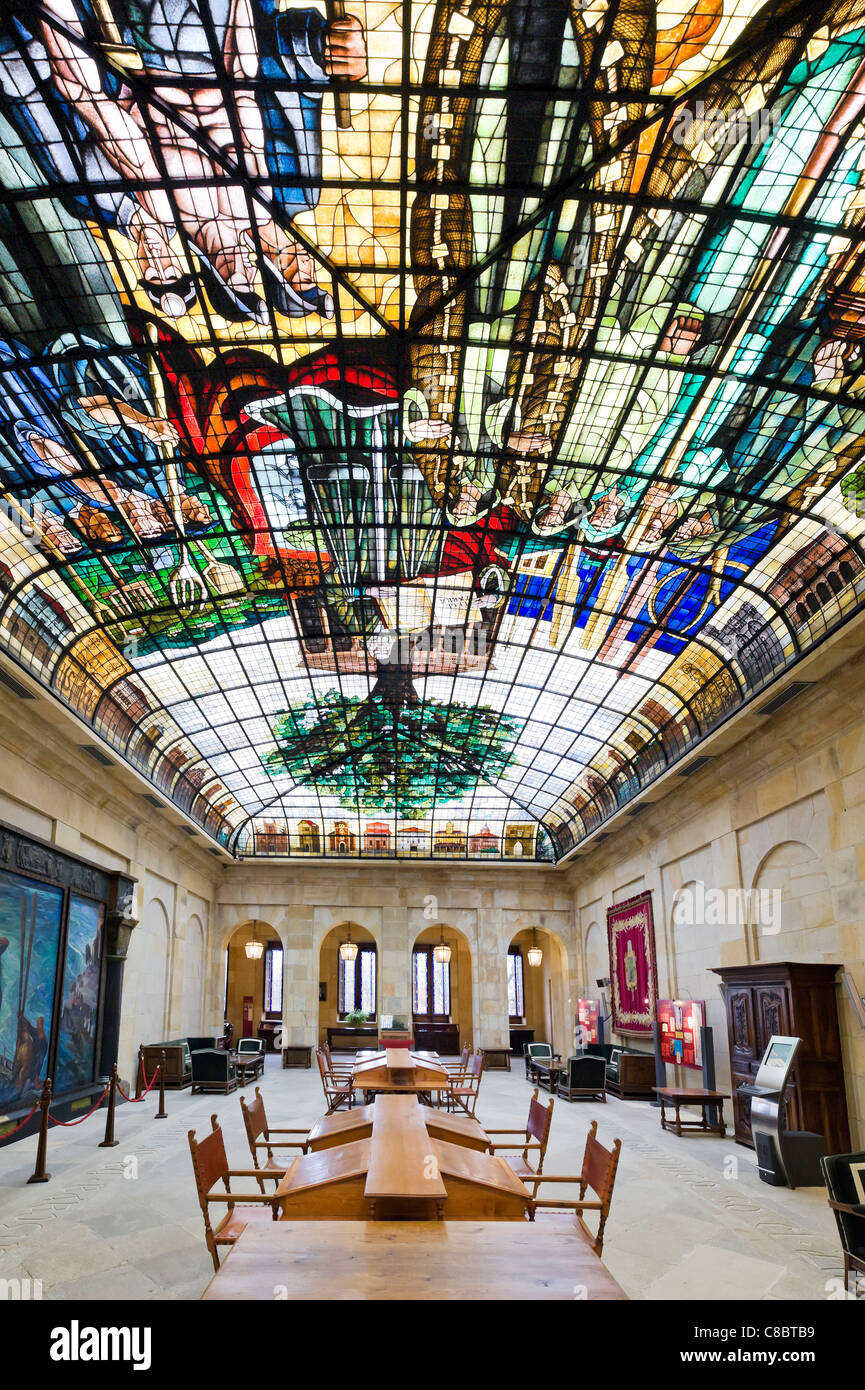 The Tree of Gernika stained glass ceiling in the Assembly House (Casa ...