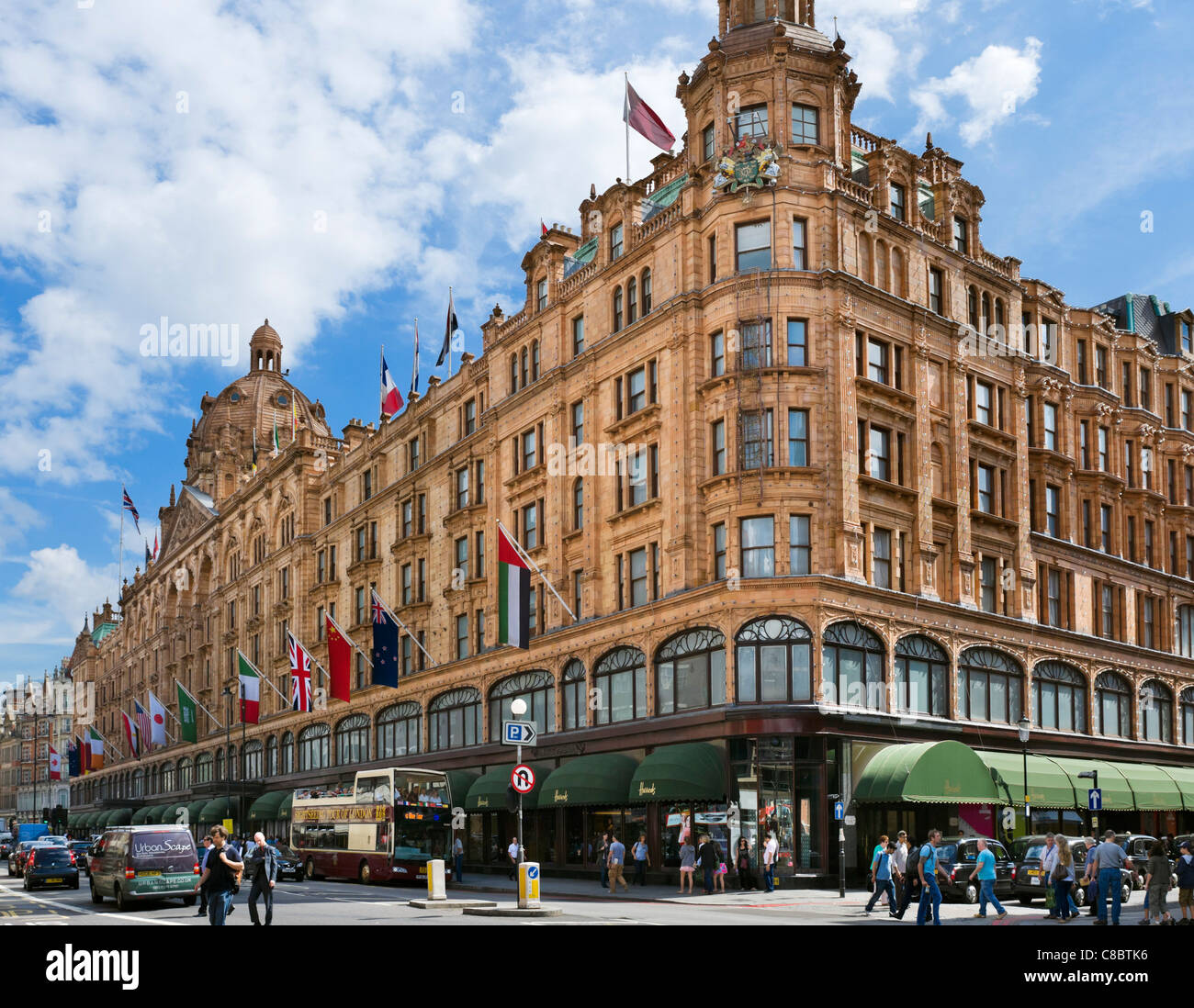 Harrods, London. Harrods department store, Brompton, Road ...