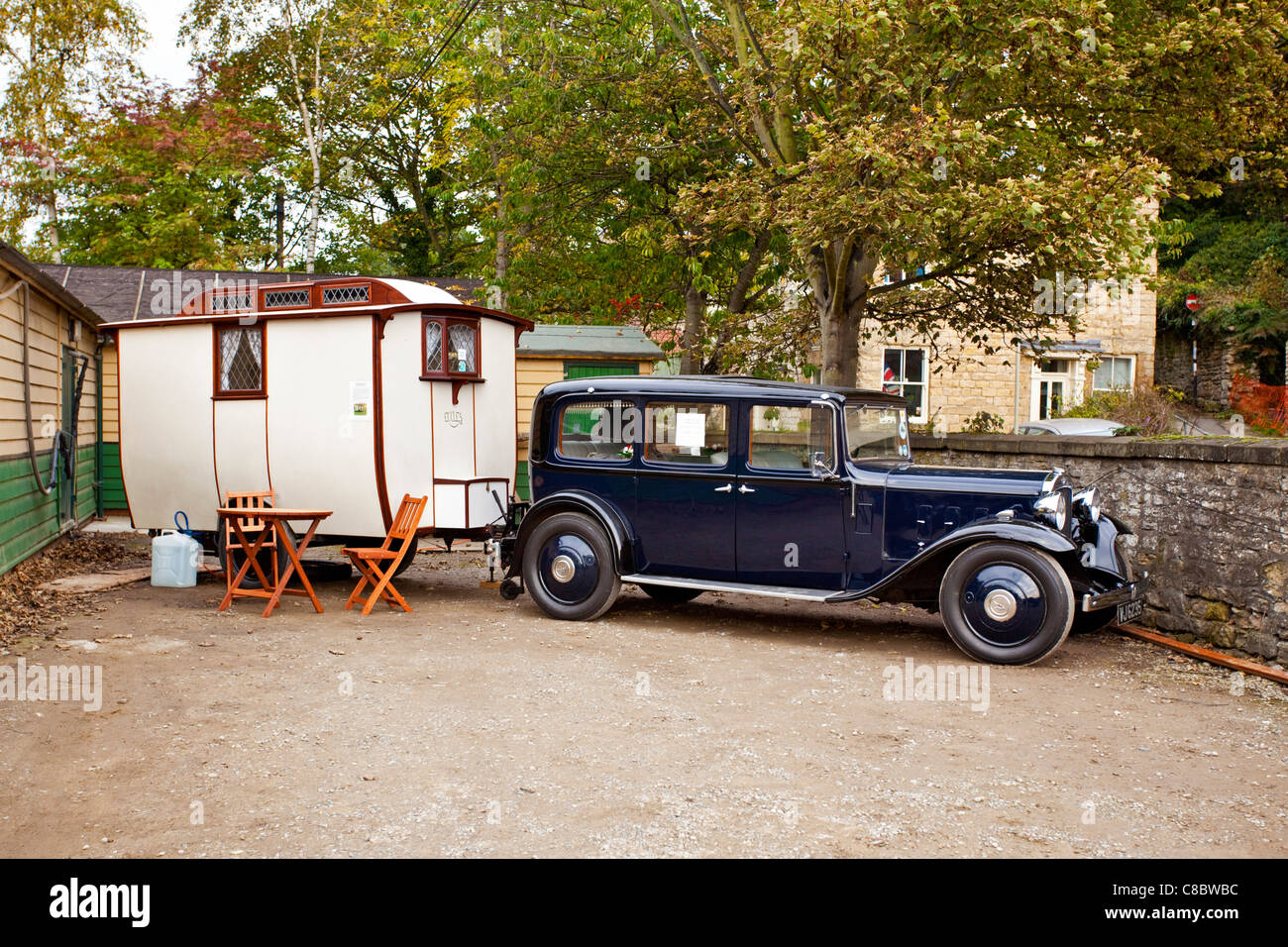 Old fashioned caravan hi-res stock photography and images - Alamy