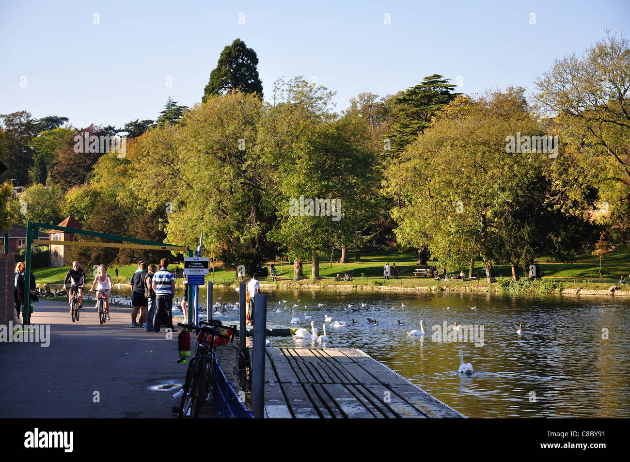 River Thames and Caversham Court Gardens, Caversham, Reading, Berkshire ...