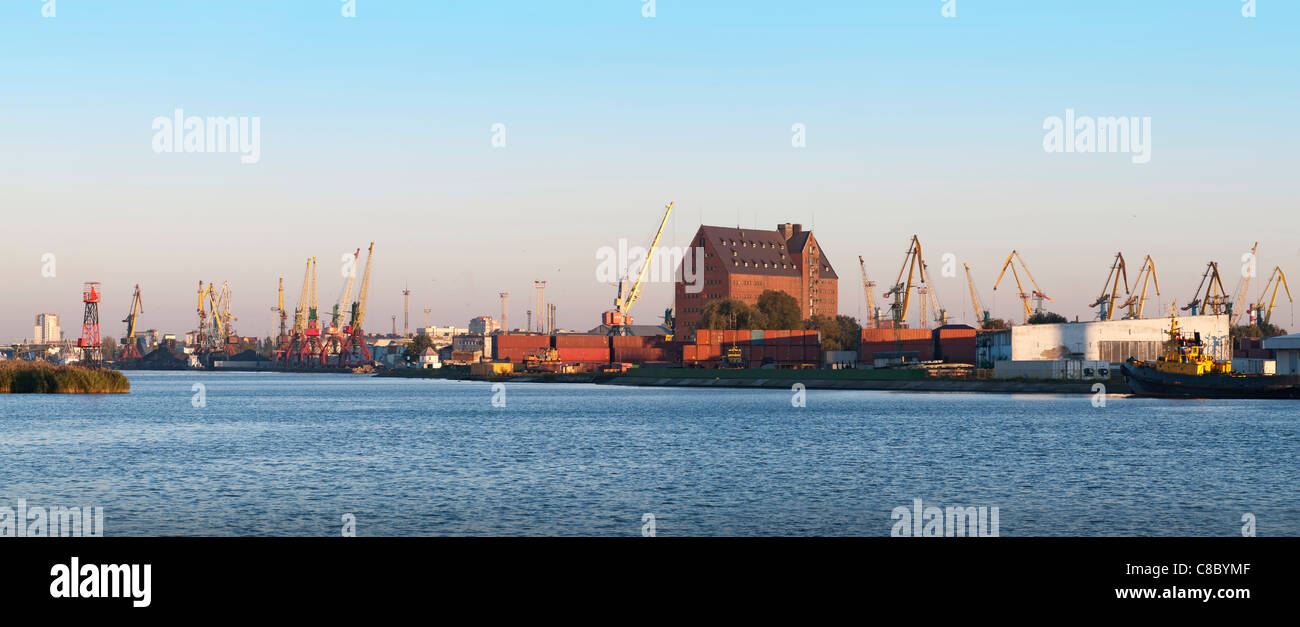 Kaliningrad commercial sea port hi-res stock photography and images - Alamy