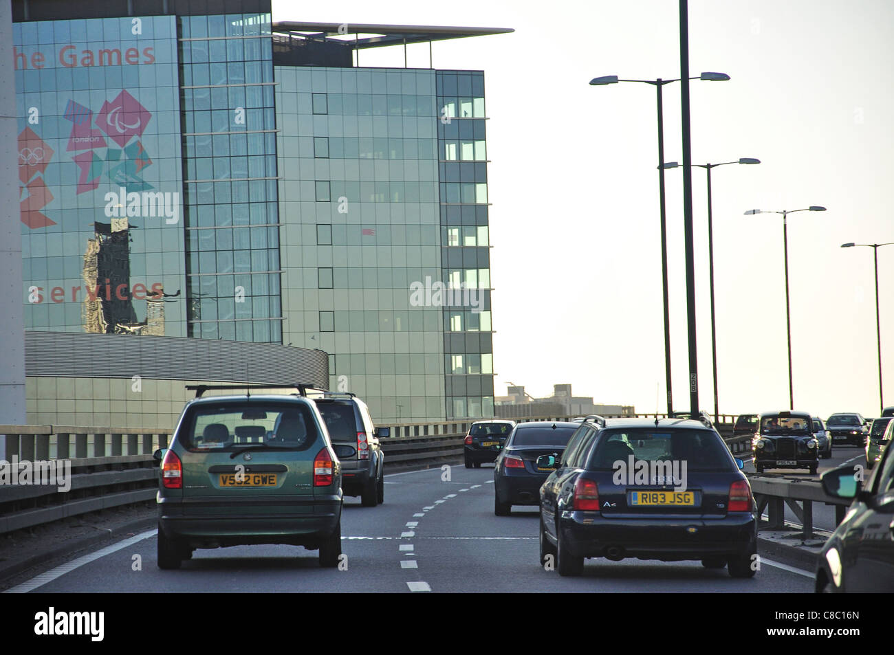 London motorway flyover hi-res stock photography and images - Alamy