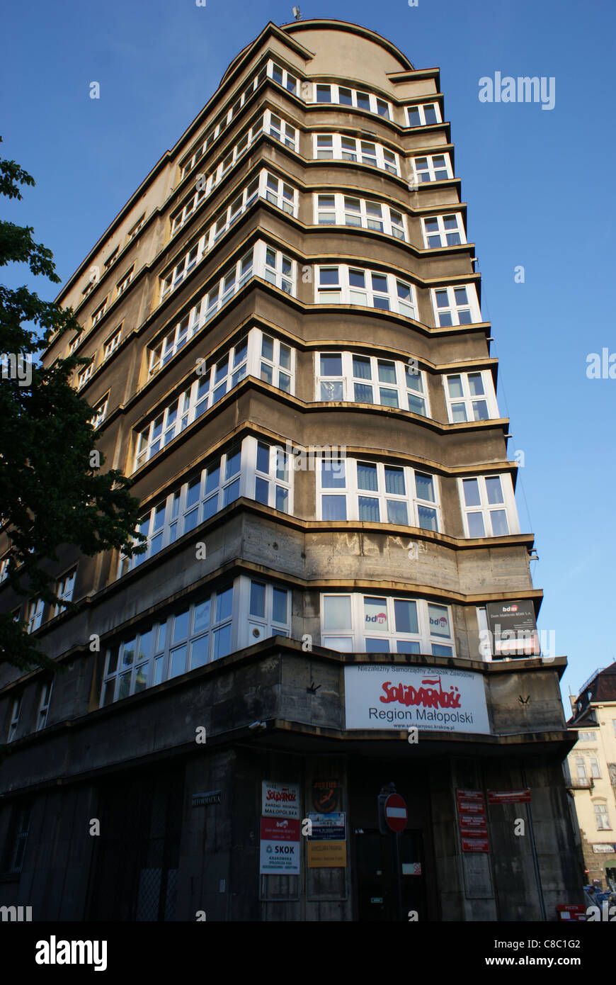Narrow corner building hi-res stock photography and images - Alamy