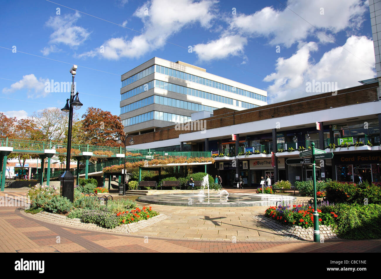 Dancing fountain in Charles Square, Bracknell, Berkshire, England ...