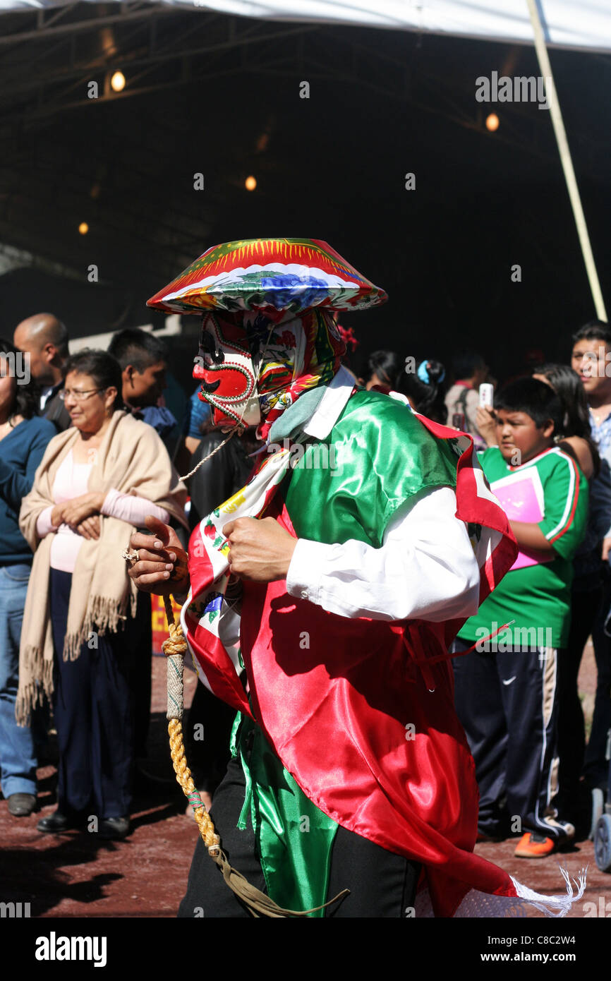 Mexico mexican folklore dancing dance hi-res stock photography and ...