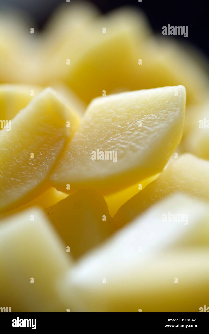 peeled and chopped potatoes Stock Photo - Alamy