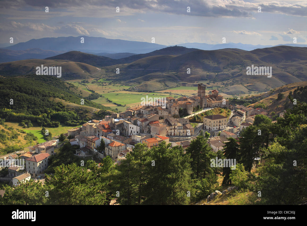 Monte italia hi-res stock photography and images - Alamy