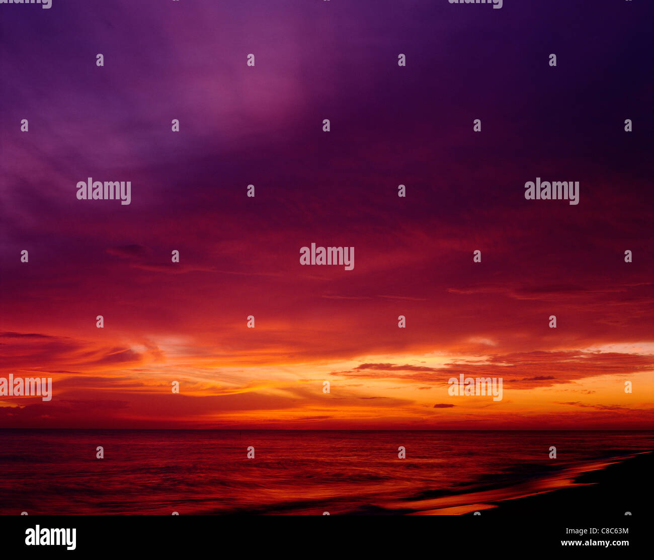 Beautiful calm sea sunset hi-res stock photography and images - Alamy
