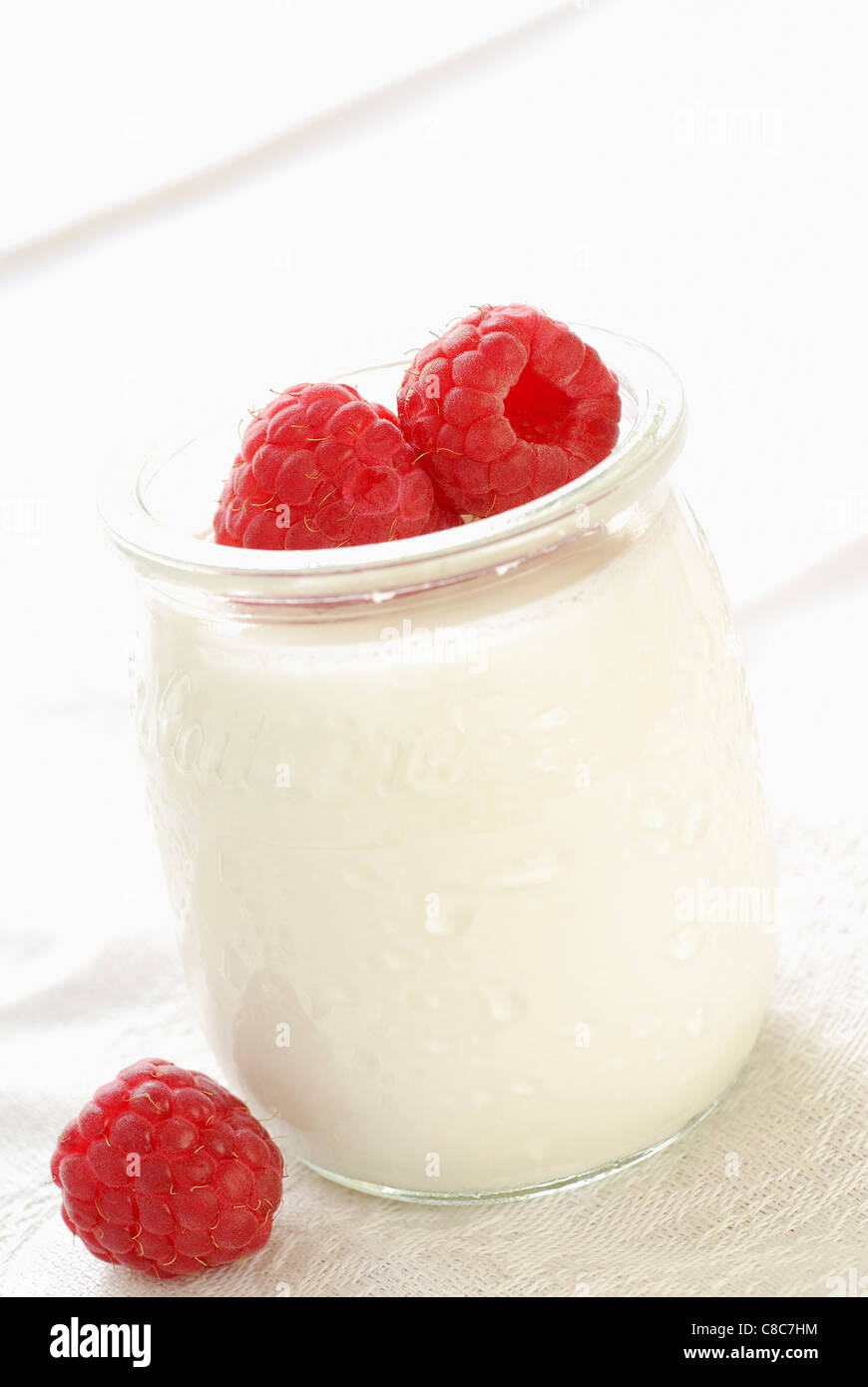 raspberries in plain yoghurt Stock Photo - Alamy