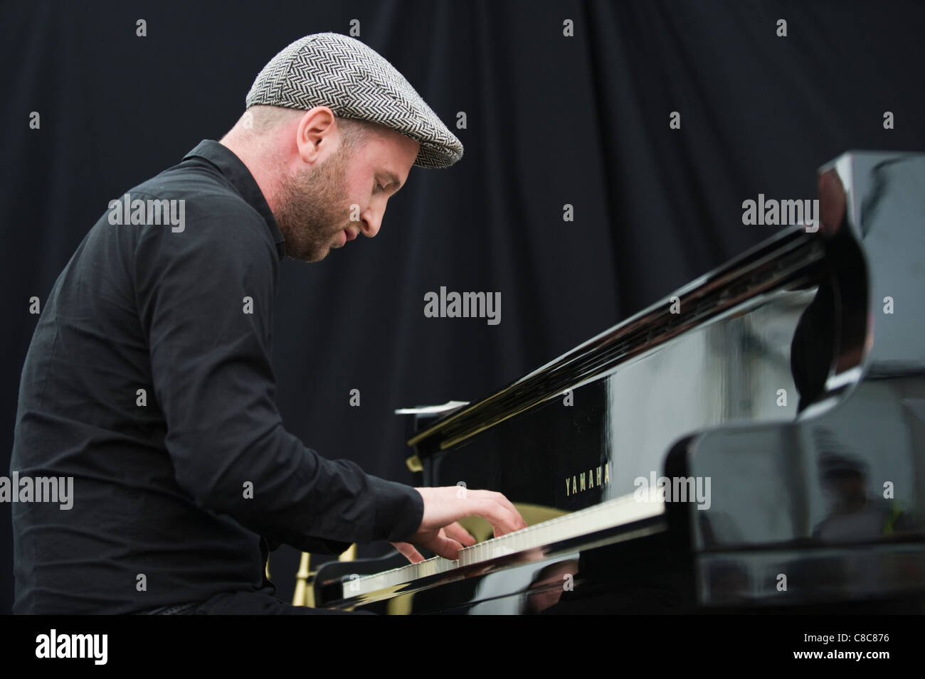Pianist playing piano hi-res stock photography and images - Alamy