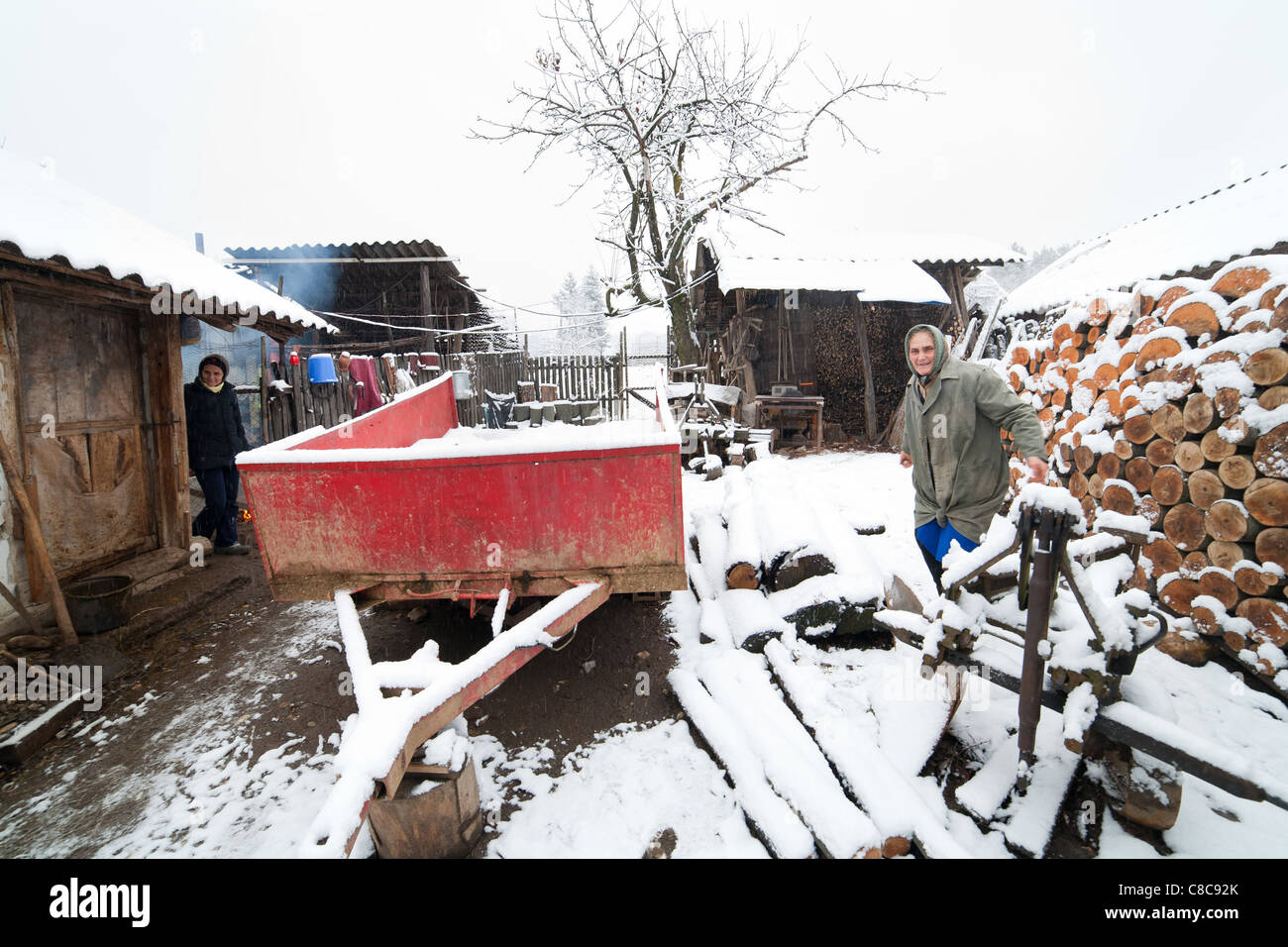 Women poverty shack hi-res stock photography and images - Alamy