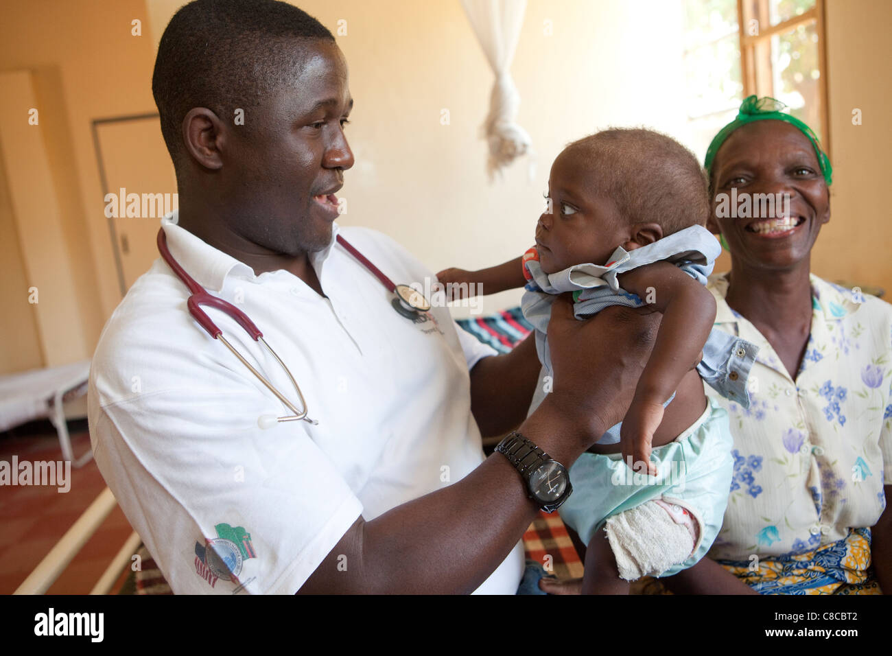 Smiling patient in africa hi-res stock photography and images - Alamy