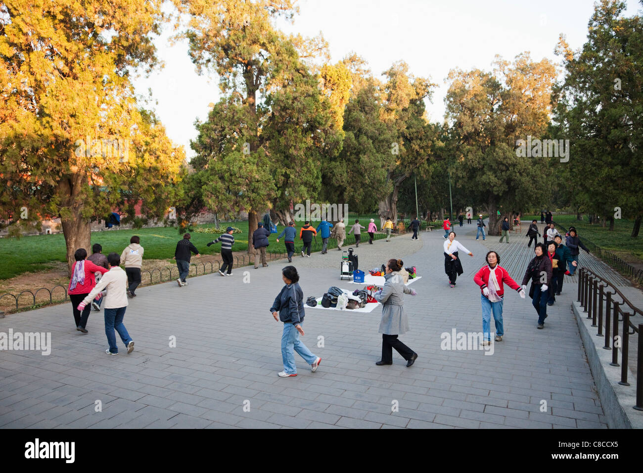 People exercise temple of heaven hi-res stock photography and images ...