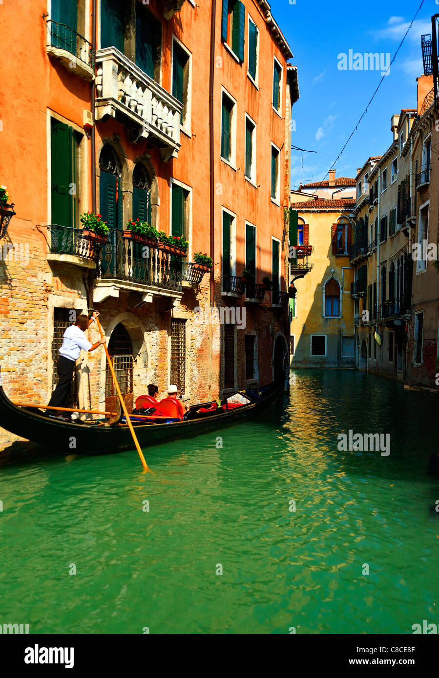 Gondola canal boat hi-res stock photography and images - Alamy