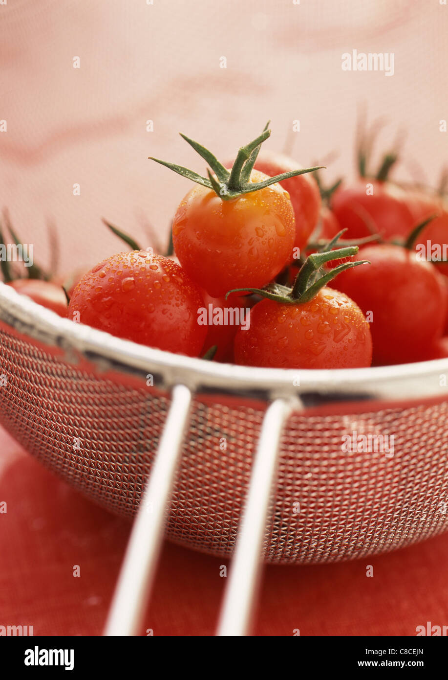 Tomatoes in a sieve Stock Photo - Alamy