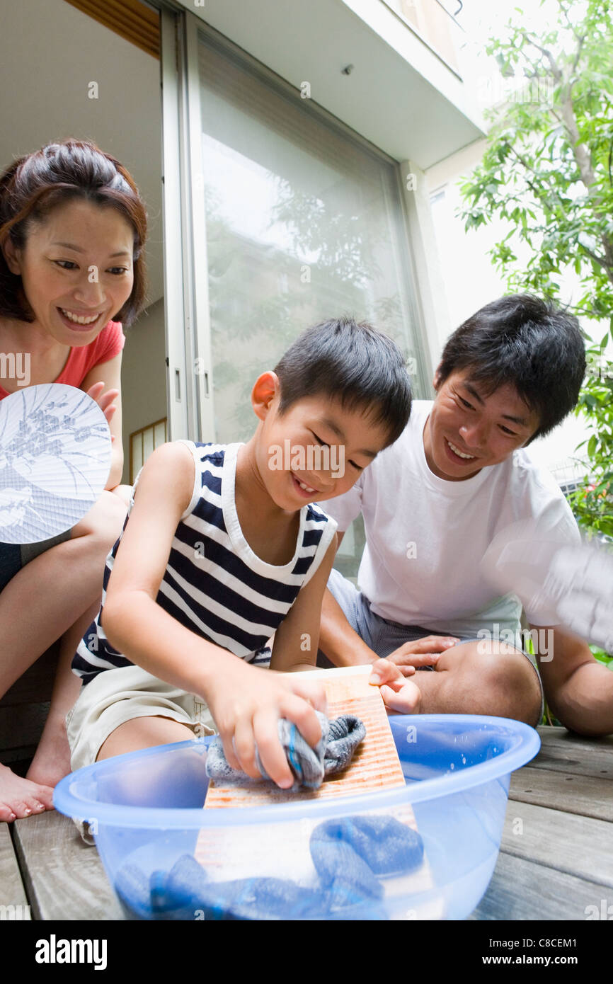Black women washing hair hi-res stock photography and images - Alamy